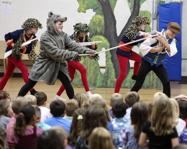 Dubuque dancers bring 'magical' experience of ballet to local students ...