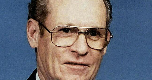 Philip L. Sweeney | Obituaries Dubuque | telegraphherald.com