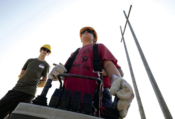 SW Wisconsin students get taste of electrical work at Tech Trek camp ...