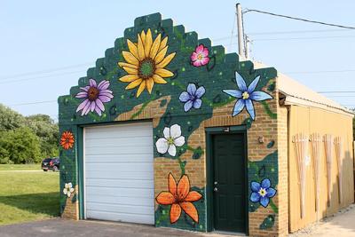 New mural brings vibrant colors to downtown Manchester | Tri-state News ...