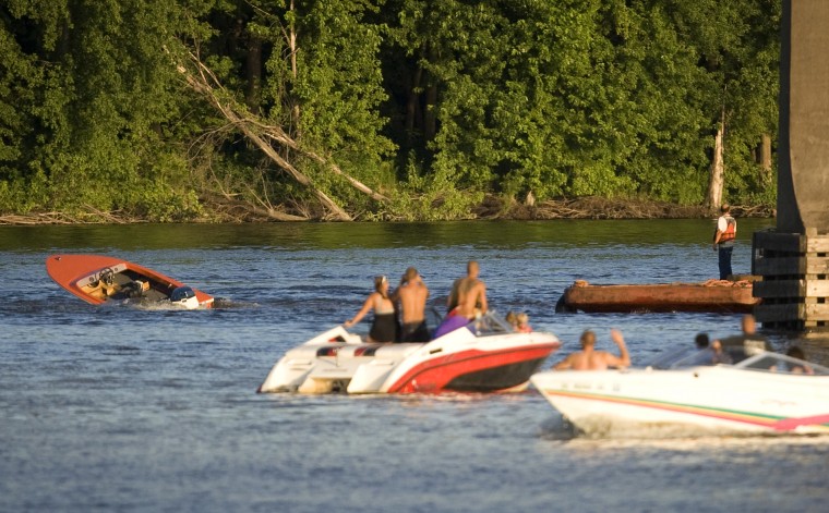 Boater missing after accident south of Lock and Dam No. 11 | Tri-state ...