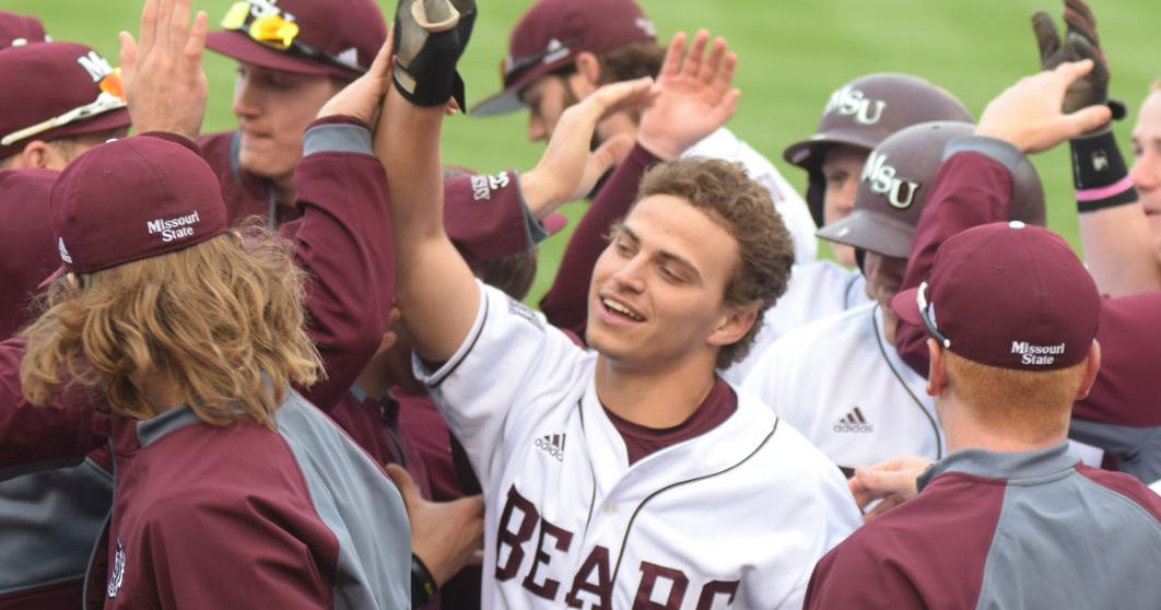 Baseball slugs their way to a 2-1 weekend | Sports | the-standard.org