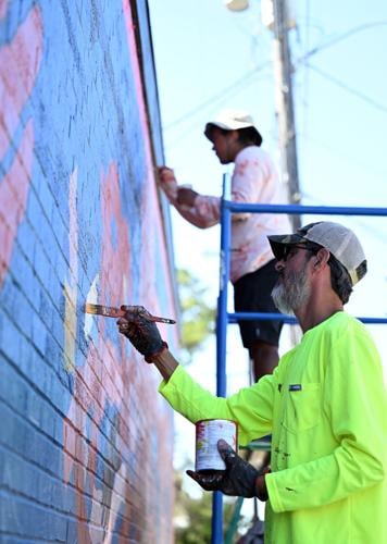 'Everybody has roots': Mural to honor Latino heritage finds a home in ...