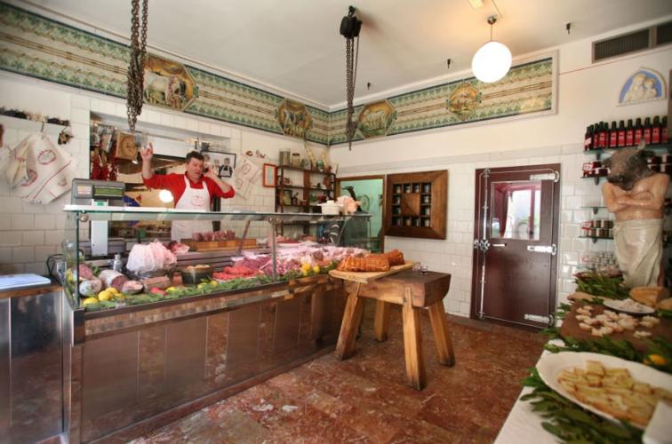 Italy's famed butcher Dario Cecchini comes to town; a local apprentice ...
