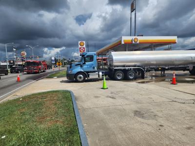Baton Rouge firefighters respond to diesel fuel spill | Baton Rouge ...