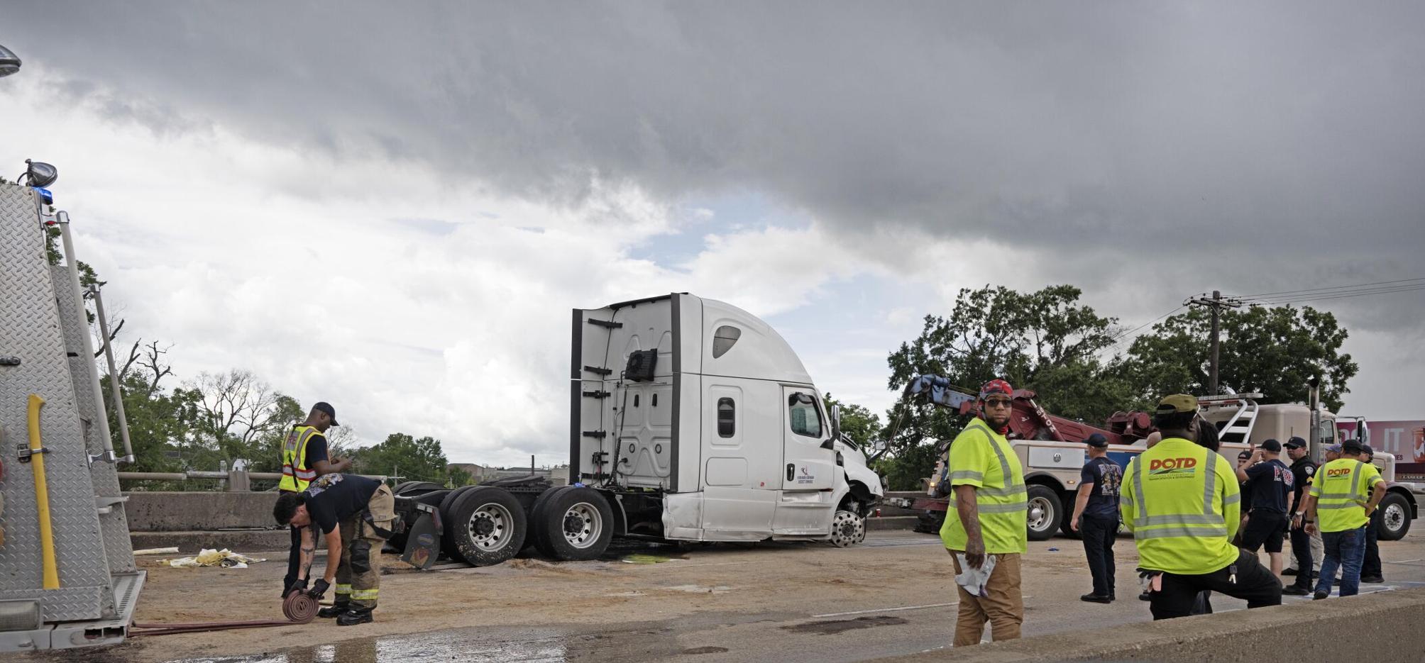 Photos: Fatal 18-wheeler crash causes heavy delays in Baton Rouge area ...