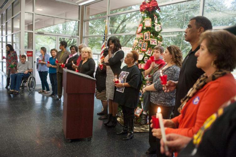Christmas tree trimmed in tragedy tells story of drunk driving victims ...