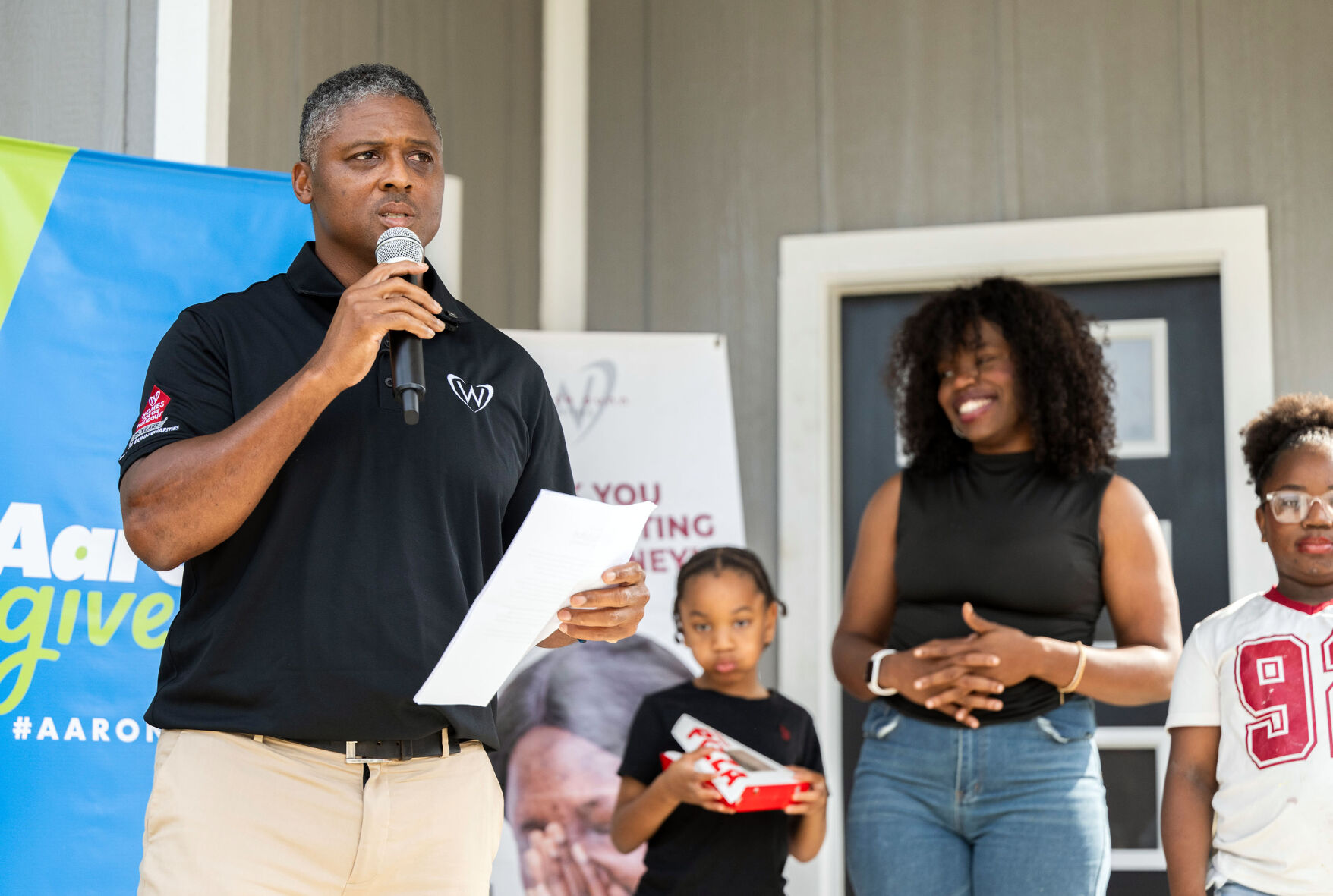 Warrick Dunn helps furnish Habitat home for Lafayette mom | News ...