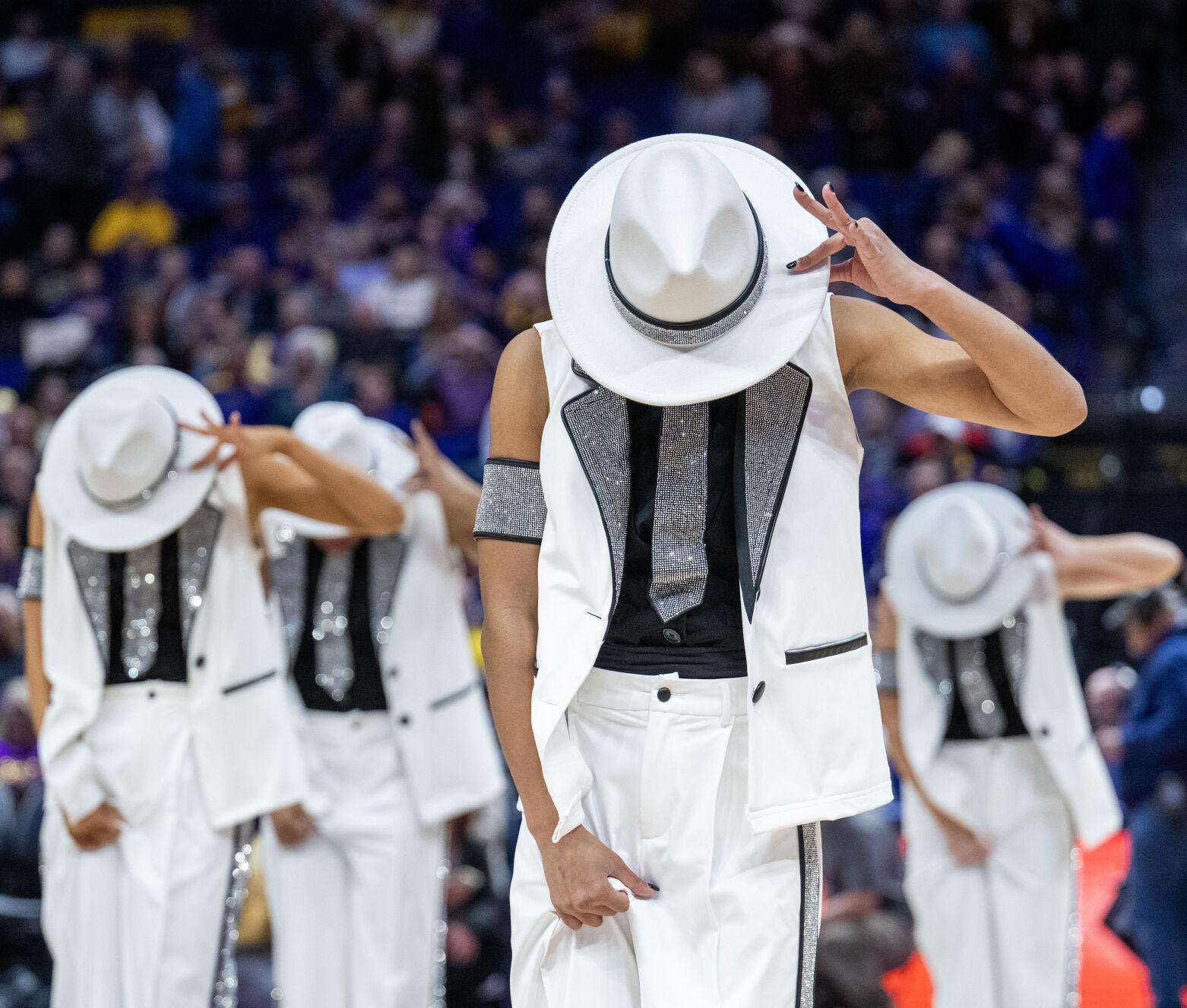 Photos: Smooth Champion; Tiger Girls Show PMAC Crowd Their Moves ...