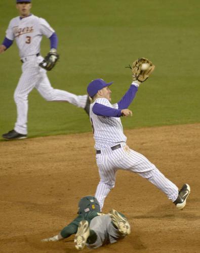 Jake Fraley’s two-run triple propels LSU to 9-8 win over Southeastern ...