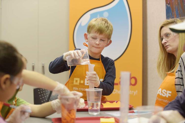Kids soak up lesson in diaper absorbency | News | theadvocate.com