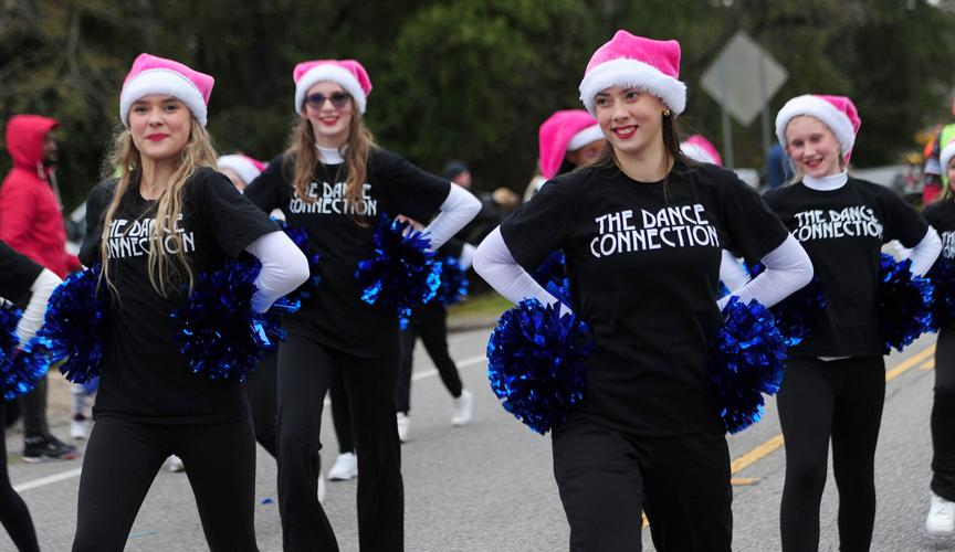 Santa, Grinch arrive in Walker with Kiwanis parade | Livingston ...