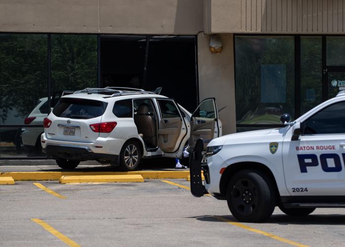 Car crashes into front of Government Street dentist's office | Crime ...