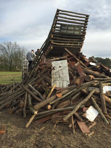 Family pays tribute to Cajun Navy with 27-foot bonfire structure ...