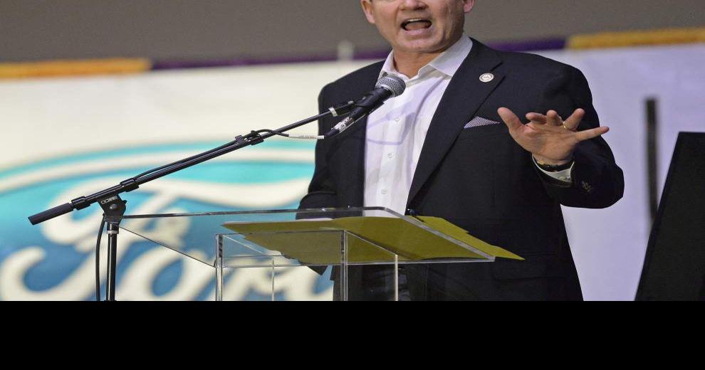 Les Miles in Cuba for spring break, plans to catch ballgame, visit ...