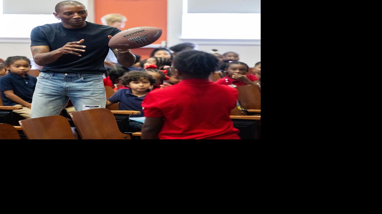 Malcolm Mitchell reads to kids at Baranco Elementary | Education ...