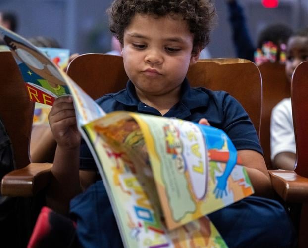 Malcolm Mitchell reads to kids at Baranco Elementary | Education ...