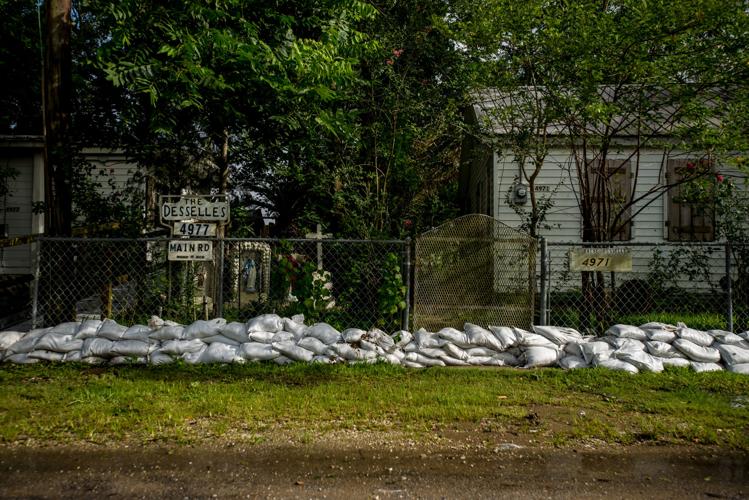 Lafitte begins evacuations as water nears top of town's levees | East ...