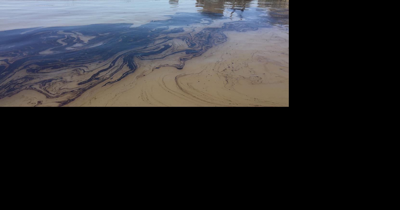 Fuel oil leaks in Mississippi River after vessel strikes pier; river ...