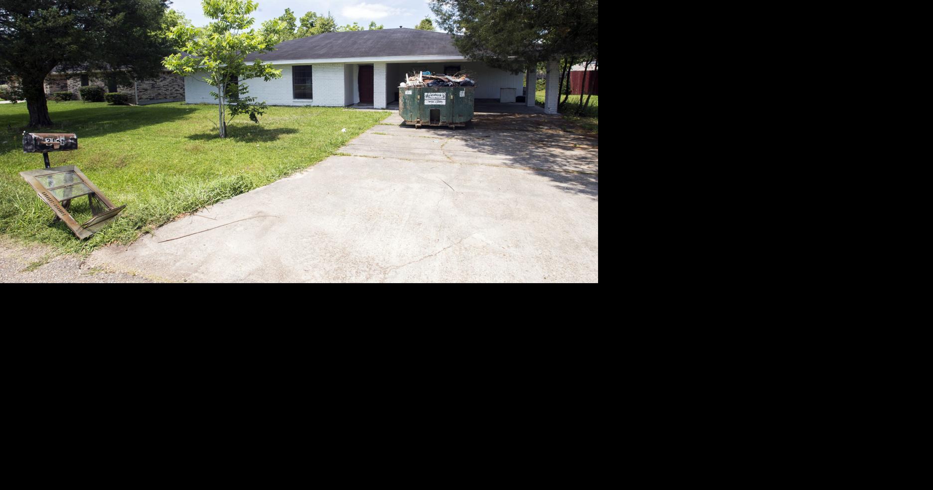 Robideaux sold home he bought from embattled aide's wife on same day he ...