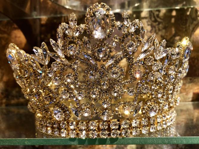 Louisiana Mardi Gras royalty like Drew Brees wear crowns handmade at ...