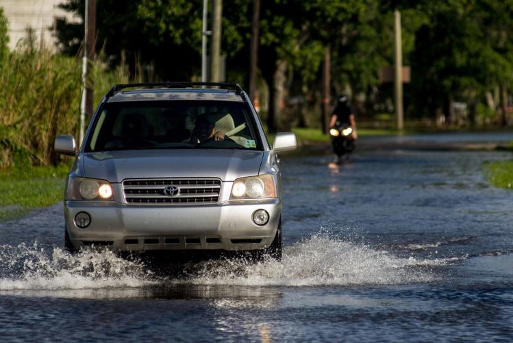 Lafitte begins evacuations as water nears top of town's levees | East ...
