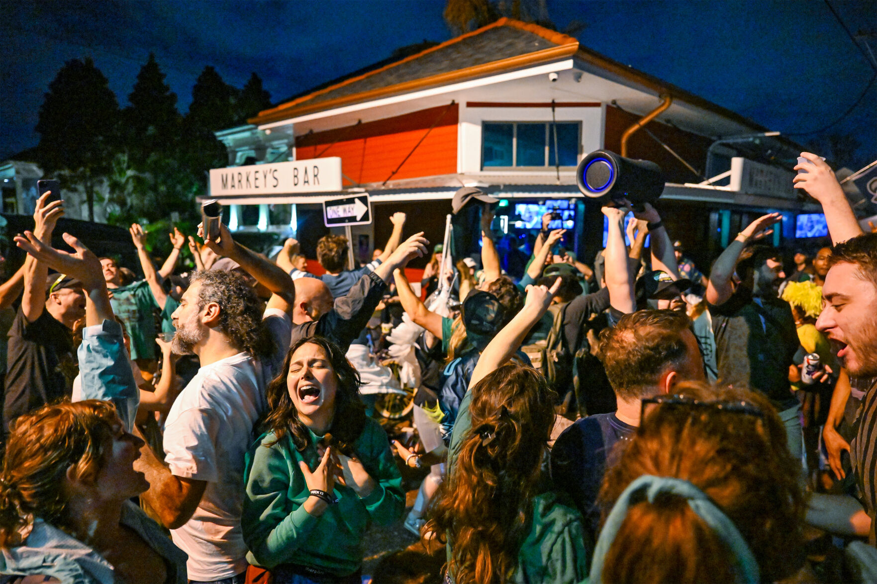 Victory! See Eagles fans and players alike celebrate Super Bowl LIX win ...