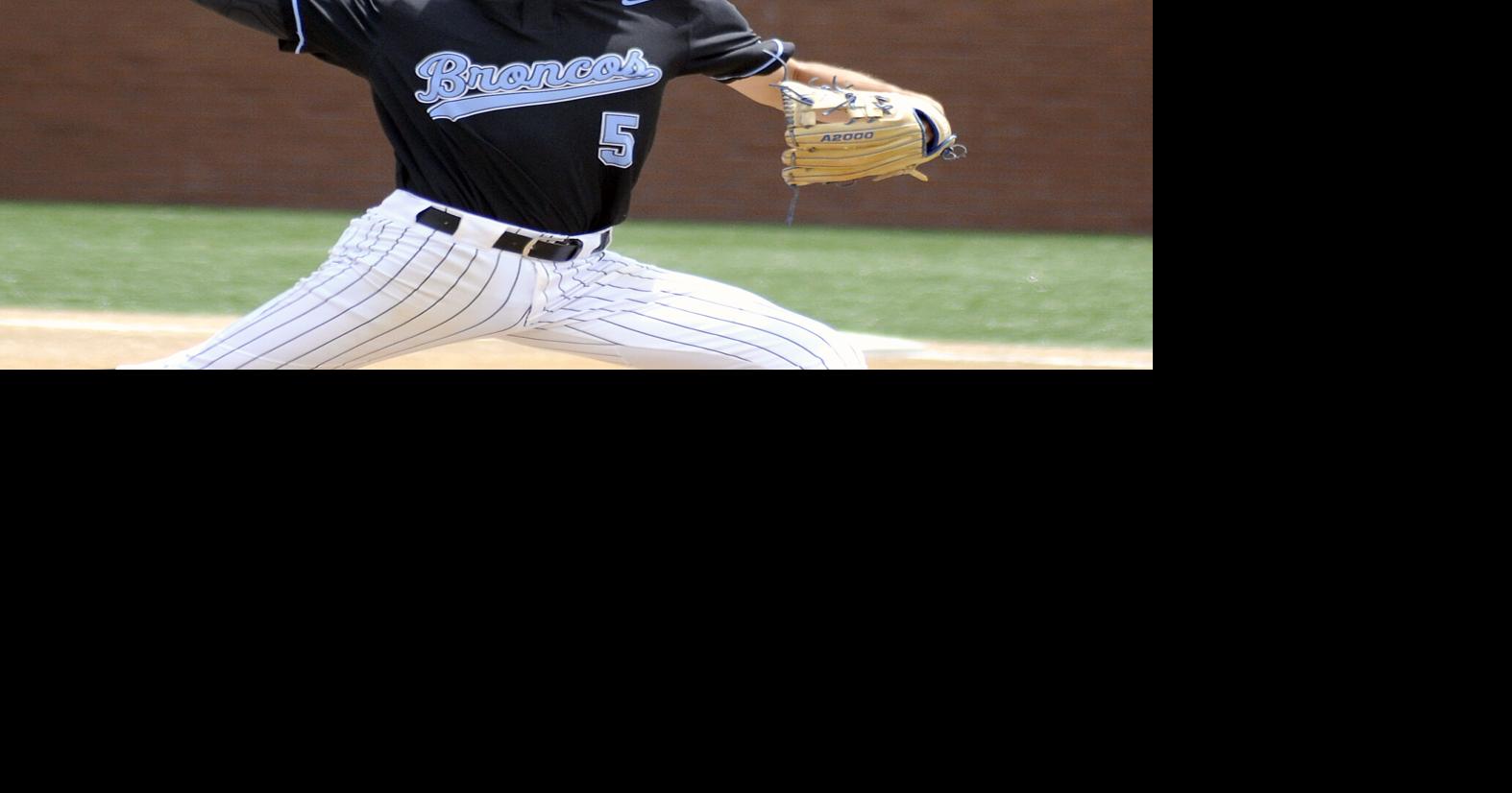 Broncos baseball team toughs out first district win | Zachary ...