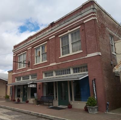 Denham Springs' Cavalier House Books takes on the big guns ...