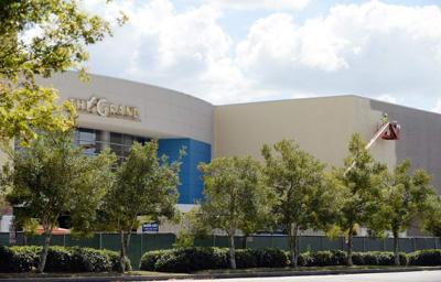 WWL-TV: Strange behavior by bearded man in oversized coat at Lafayette ...