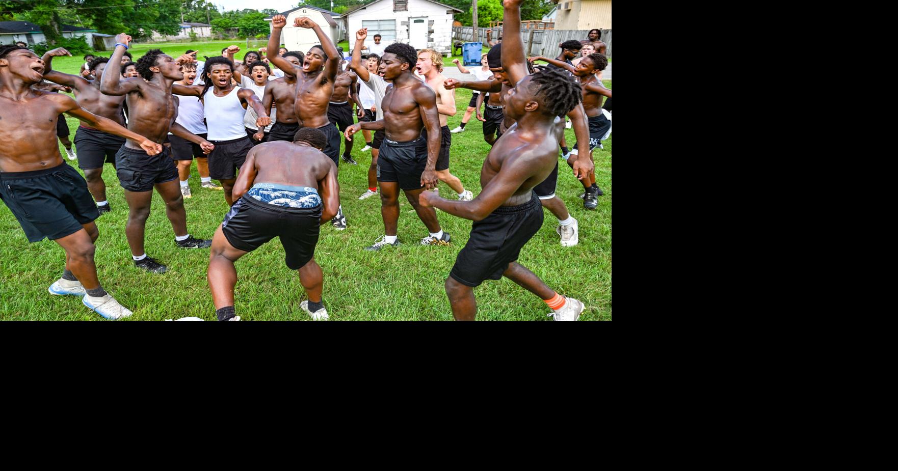 Hammond High football practices at the Port Allen levee | Baton Rouge ...