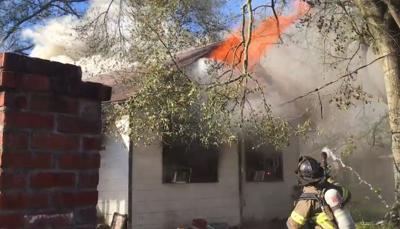 Video: Baton Rouge firefighters respond to house fire on Fairfield ...