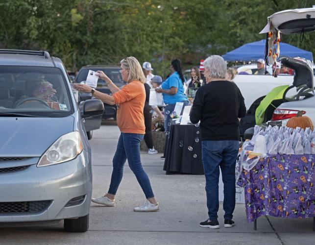 Families turn out to drive through Arc of East Ascension Trunk-or-Treat ...