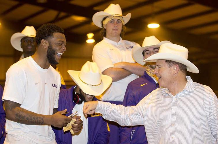 Cowboy hats and rodeo games, LSU Tigers get into Texas spirit during ...
