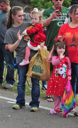 Santa arrives in Walker, rides in parade | Livingston/Tangipahoa ...