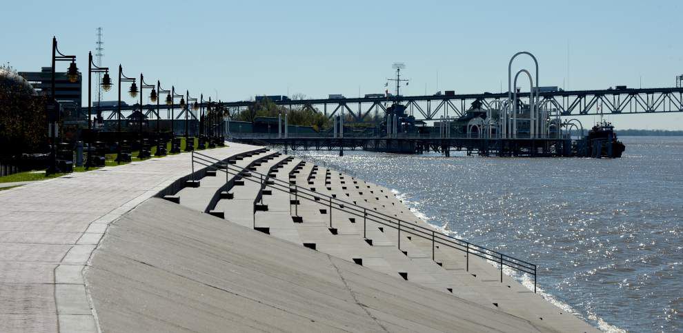 Mississippi River hits flood stage in Baton Rouge on Monday; decision ...