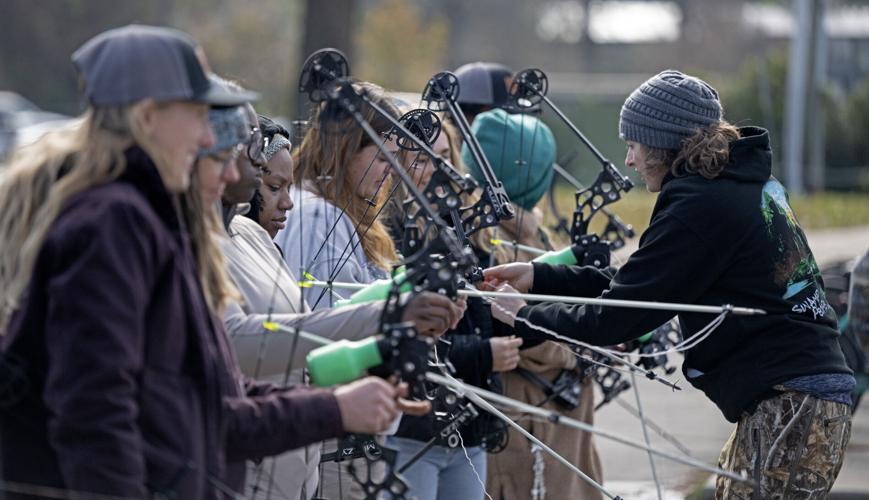 Swamp People castmates host bowfishing class in Baton Rouge ...