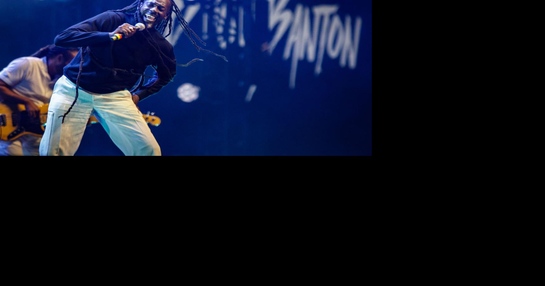 Lilou philips xxx carrying flowers in hand I entered the