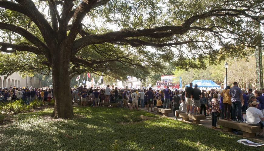 Photos: Fans turn out in droves for College GameDay at LSU | LSU ...