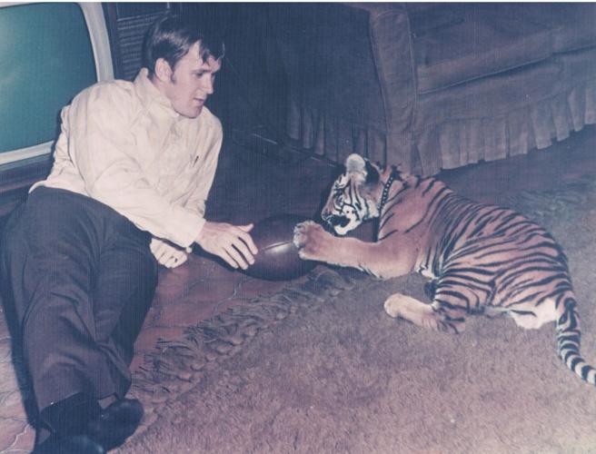 Former LSU football player recalls when he literally had a tiger by the ...