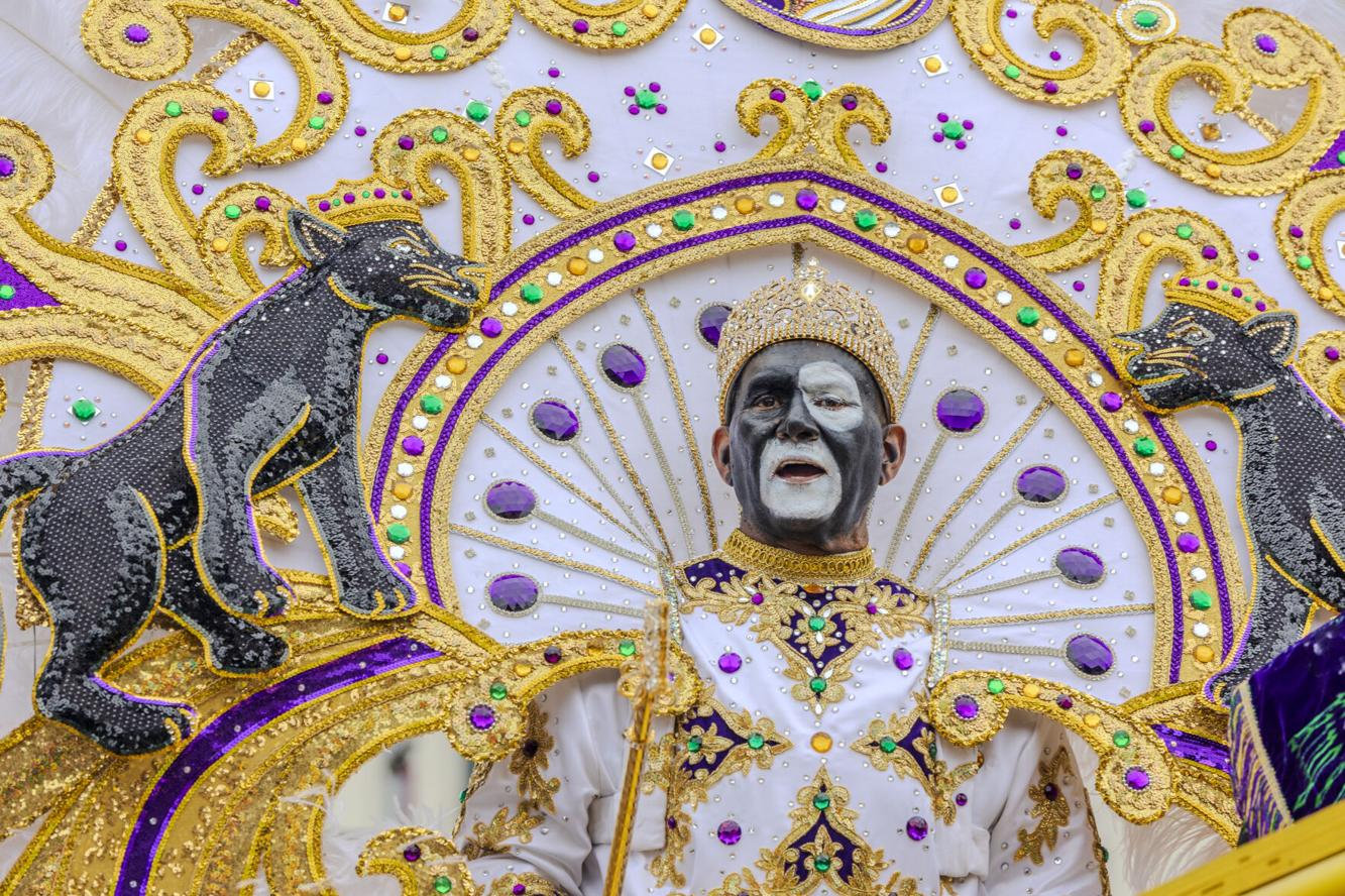 Photos: Crowds get up early to watch Zulu kick off Mardi Gras morning ...