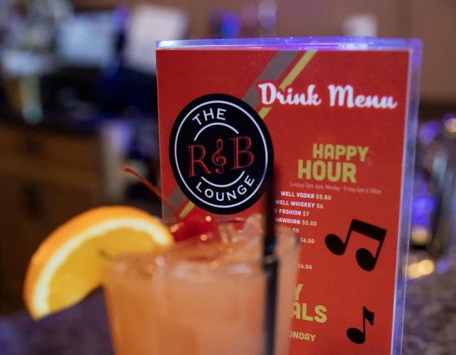 The R&B Lounge sets the mood for city's mature crowd | Entertainment ...