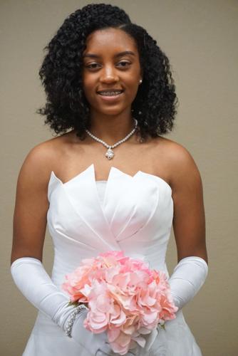 AKA's Eta Chi Omega Chapter presents 19 debutantes | Entertainment/Life ...