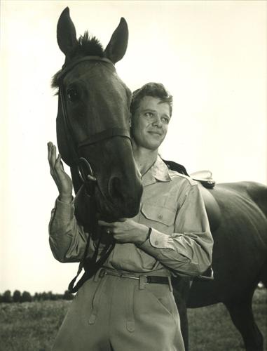 Honoring his father's legacy: 'At First Light' tells story of World War ...