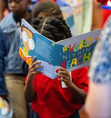 Malcolm Mitchell reads to kids at Baranco Elementary | Education ...
