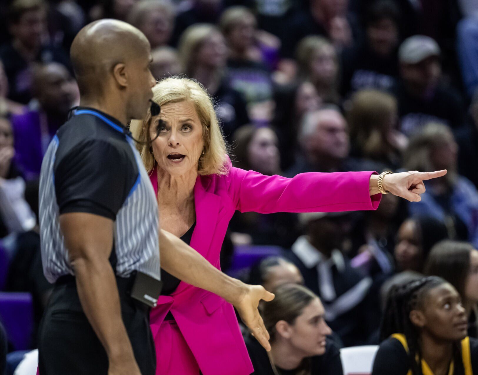 Kim Mulkey, LSU staff hosting transfer guard from Florida | LSU ...