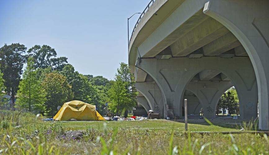 36 homeless -- including 5 kids-- living under Baton Rouge bridge ...