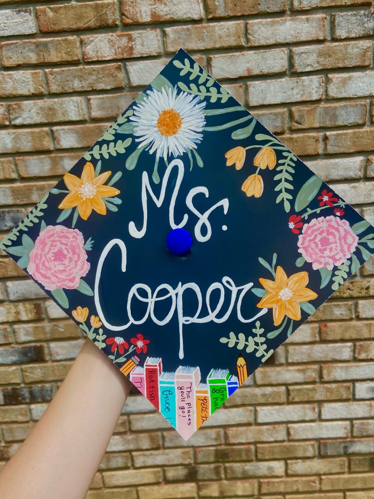 Designers decorate over-the-top graduation cap topers | Entertainment ...