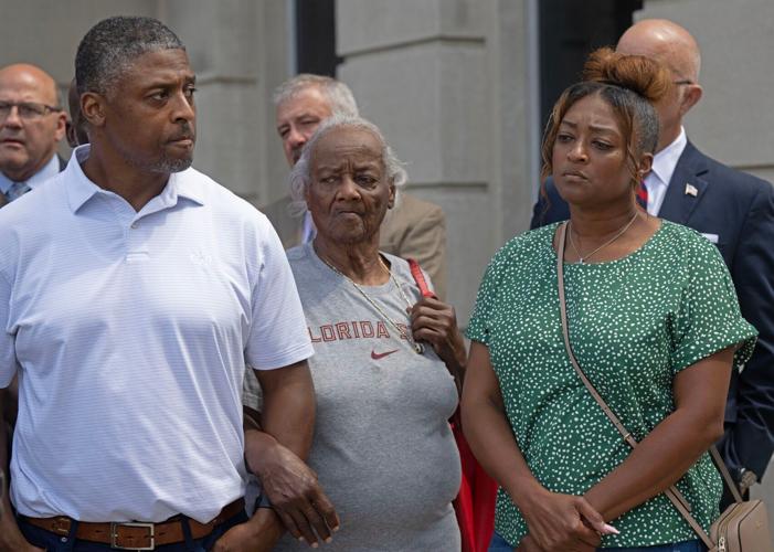 Ex-NFL star Warrick Dunn blasts 2015 Clarence Thomas remarks | Courts ...
