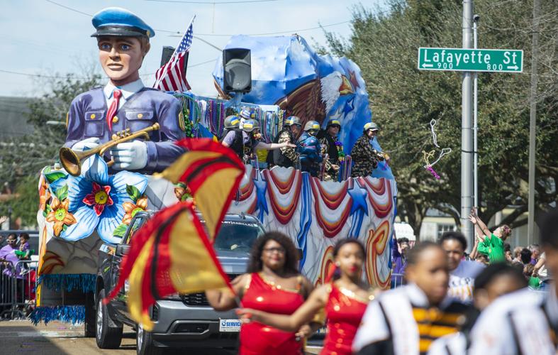 Downtown Lafayette streets packed for three parades with Mardi Gras ...